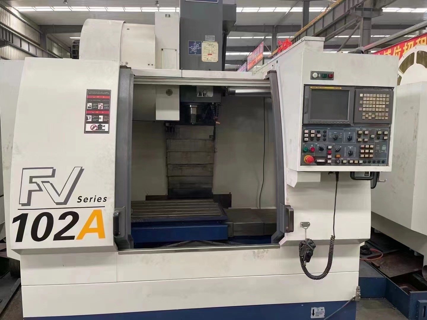 Taiwan YCM FV102A CNC Machine Center 2017Year – minamotomachinery.com